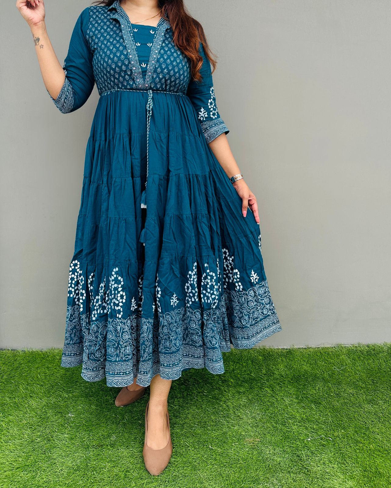 GOWN - BE UNIQUE WEAR
